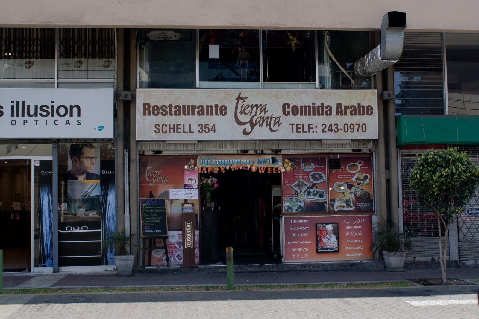 >almorzando en el restaurante Tierra Santa – El Gourmet trucho