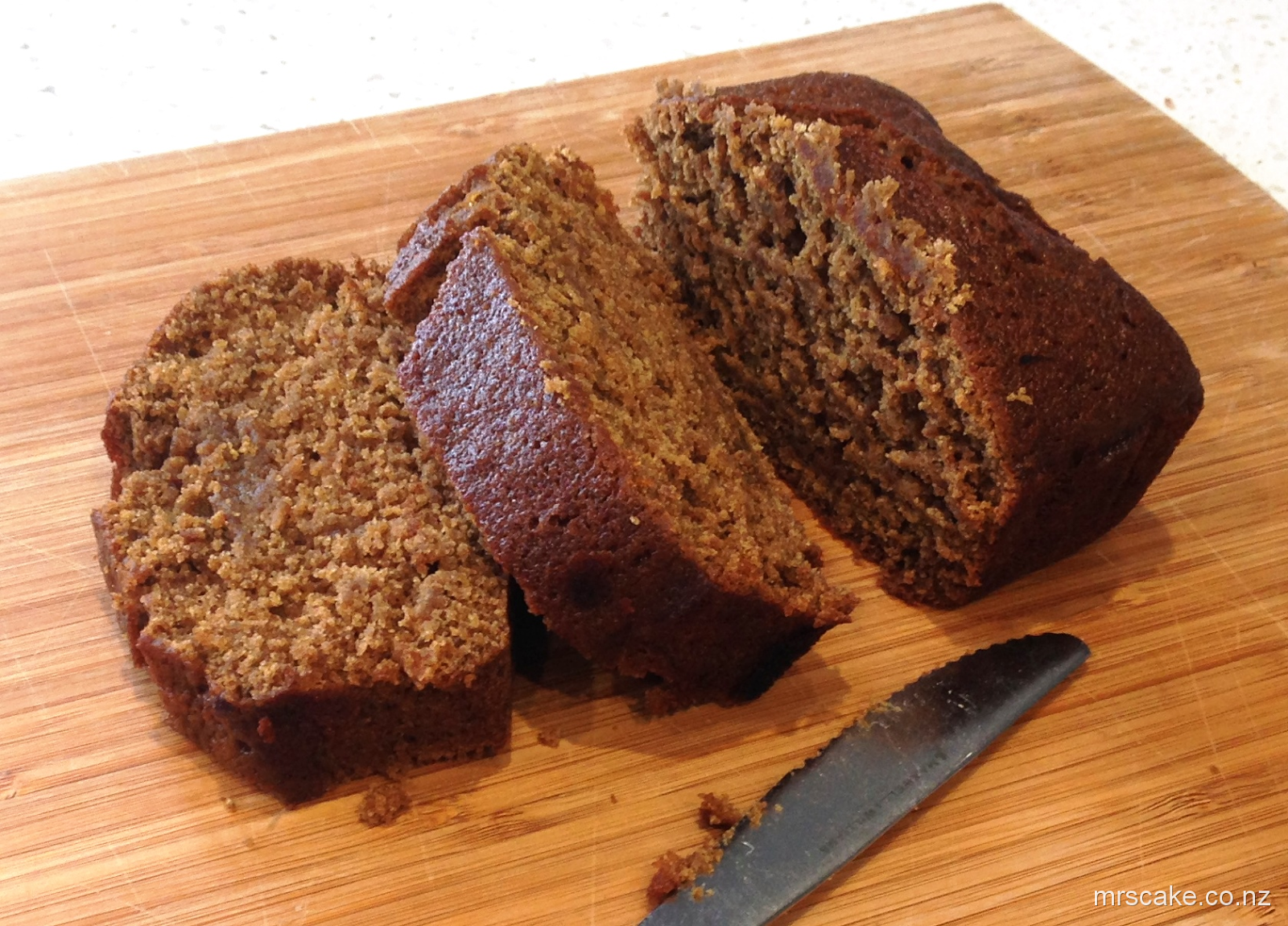 Mrs Cake: Sticky gingerbread loaf