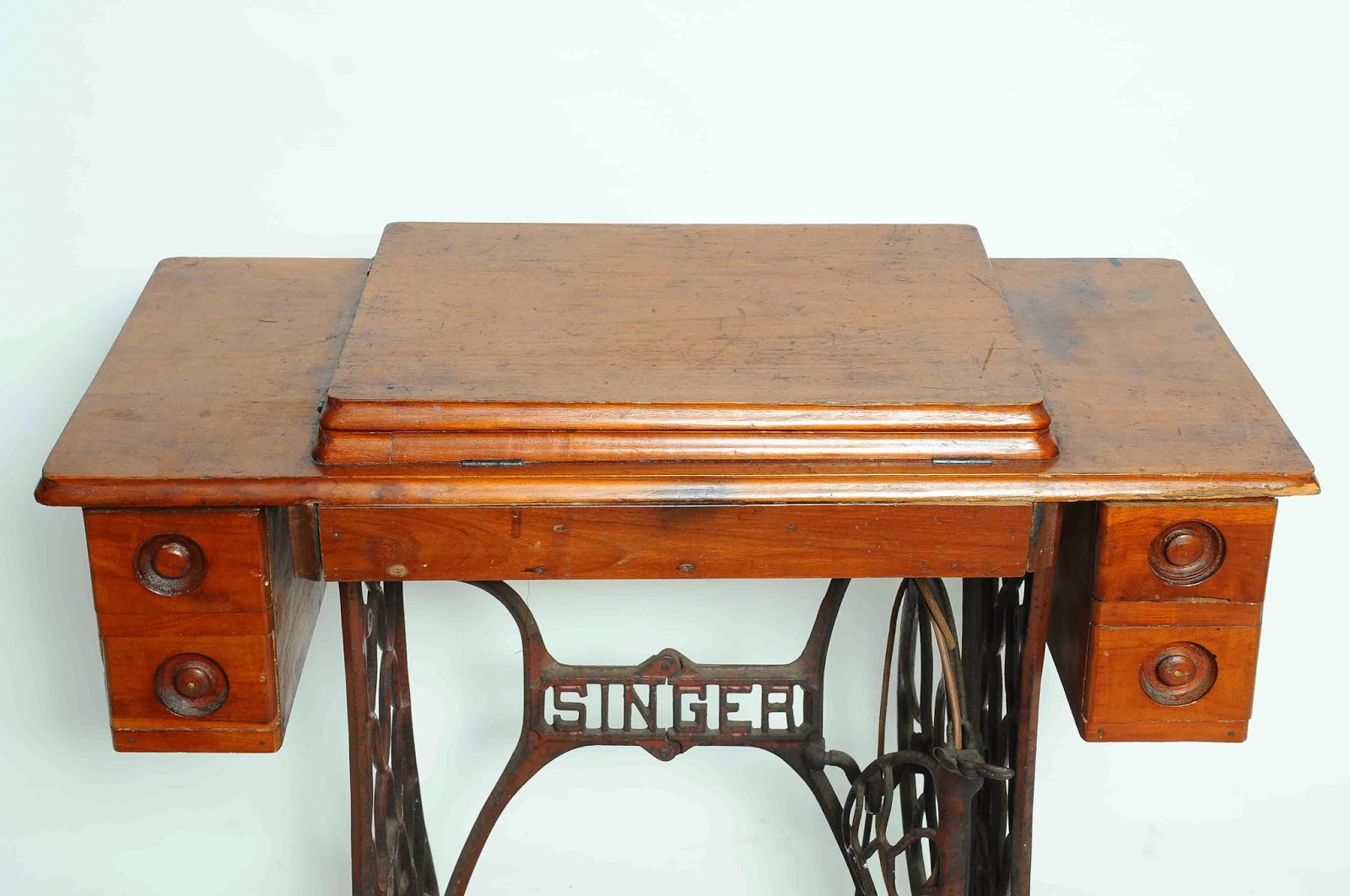 Old Vintage Gallery: Mesin Jahit Meja Antik "Singer" Sphinx Model