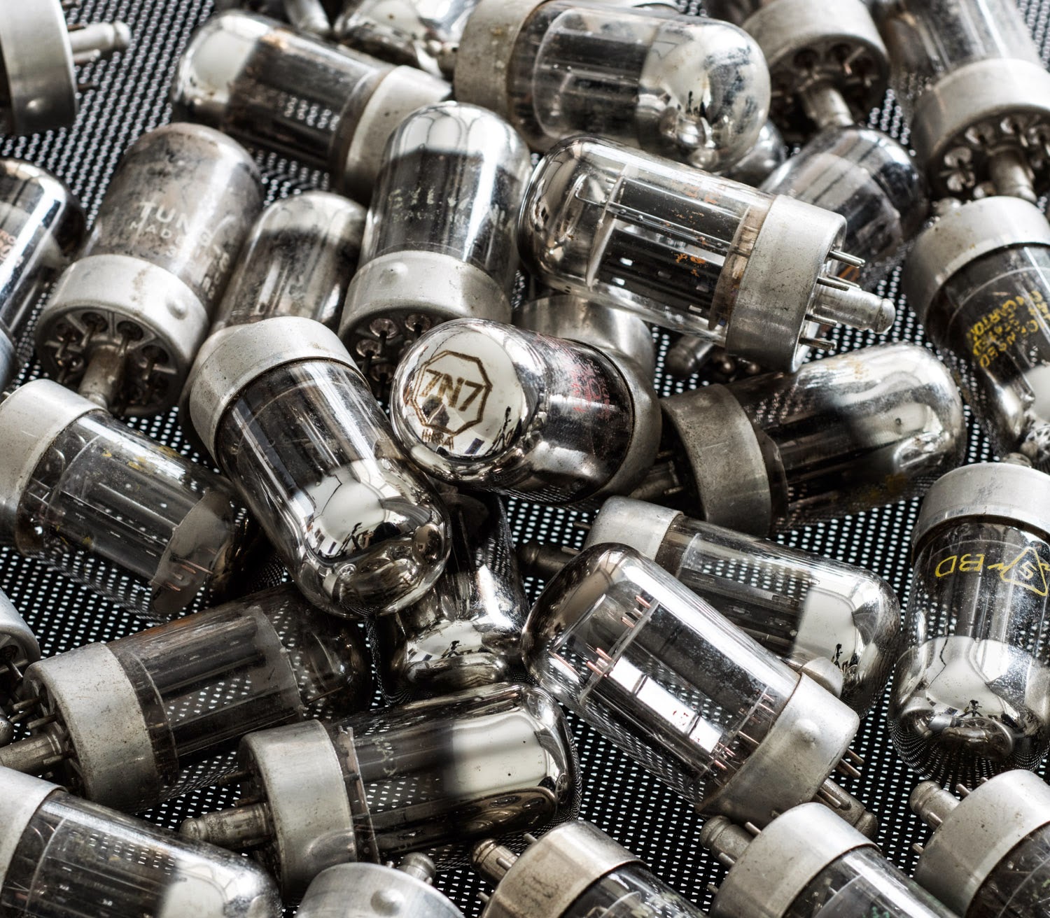 VinylSavor: Tube of the Month : The 7N7