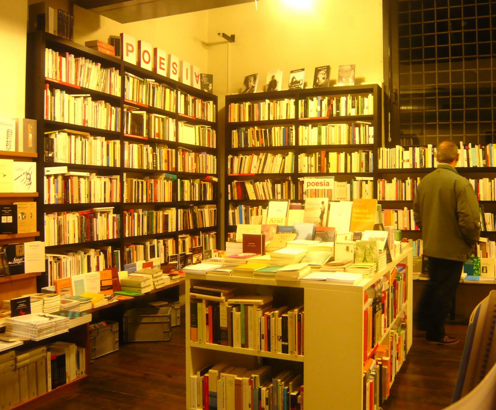 Blog de Vocal A: Día de las librerías: la Central del Raval de BCN