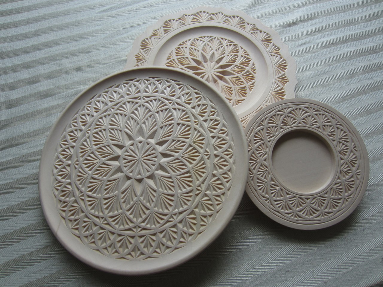 Ales the woodcarver: Unfinished basswood plates