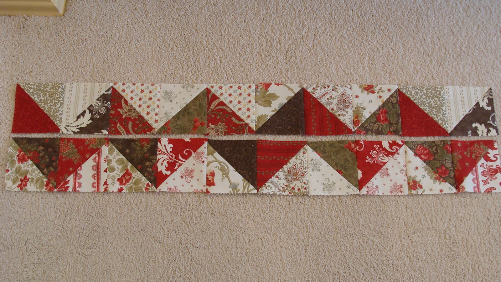 cinnamon holiday workshop: Quick HST table runner