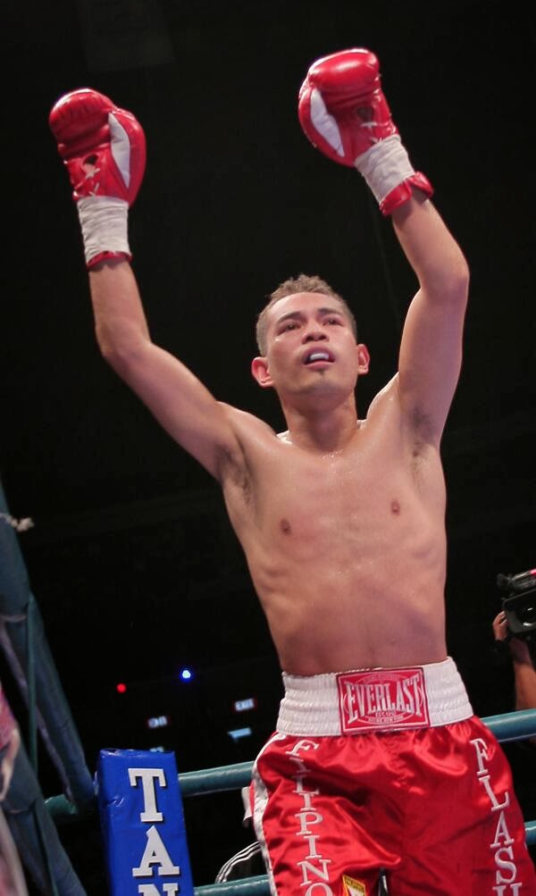 Nonito Donaire defeats Vic Darchinyan via TKO at Round 9