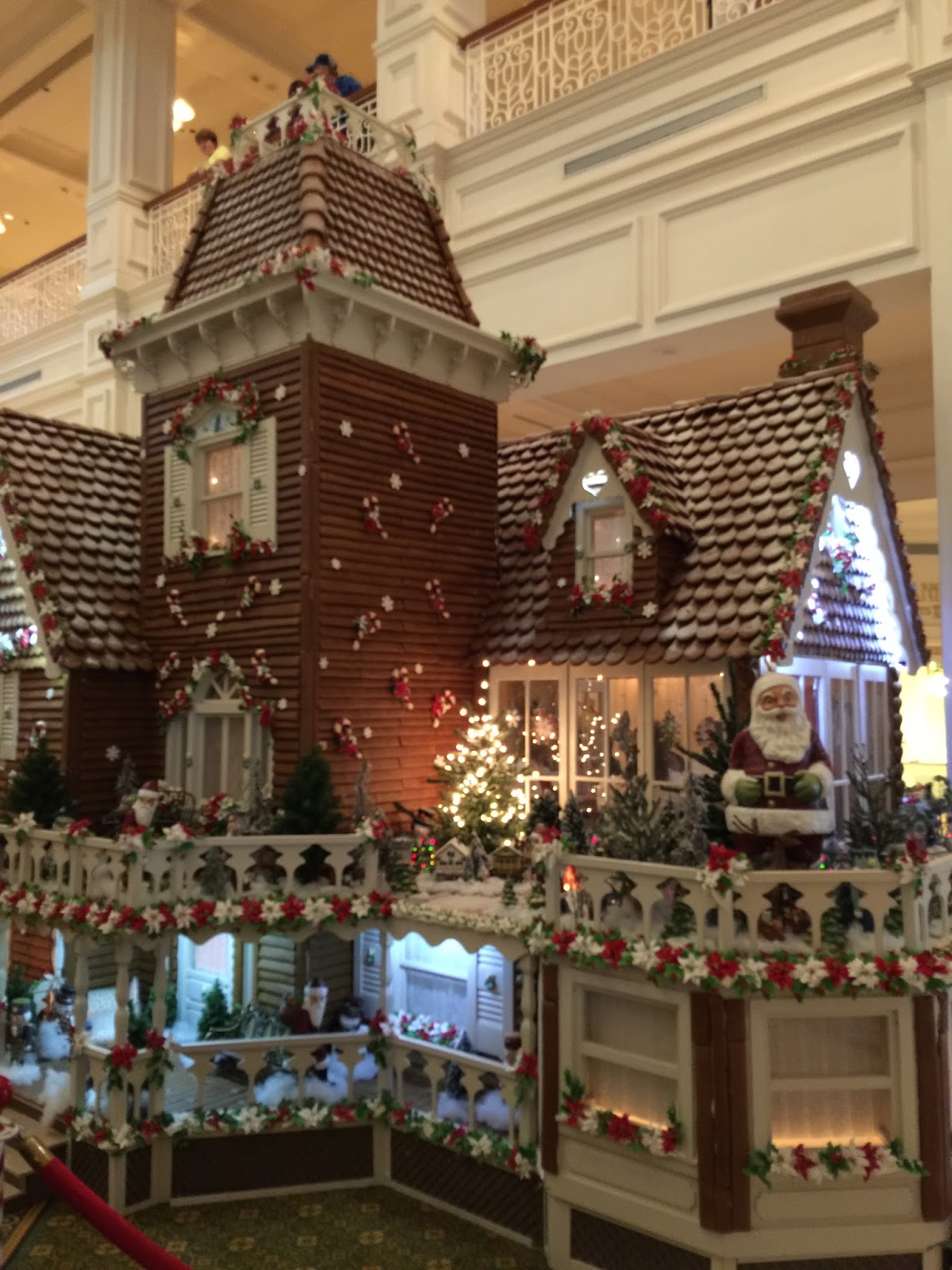 Disney Musings: Wordless Wednesday: Disney's Grand Floridian at Christmas