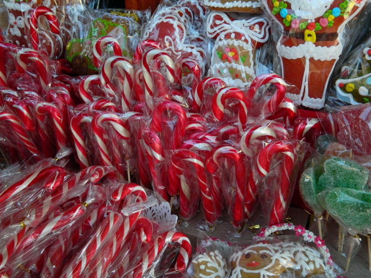 LA MULTI ANI, ROMANIA!: Dulciuri colorate