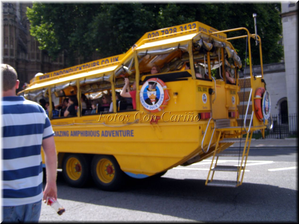 Fotos Con Cariño: Autobús anfibio, por agua y tierra. (3 fotos)