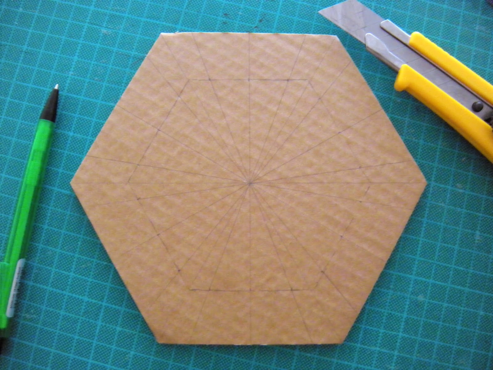 Quilts and Boxes: DIY cardboard lamp shade