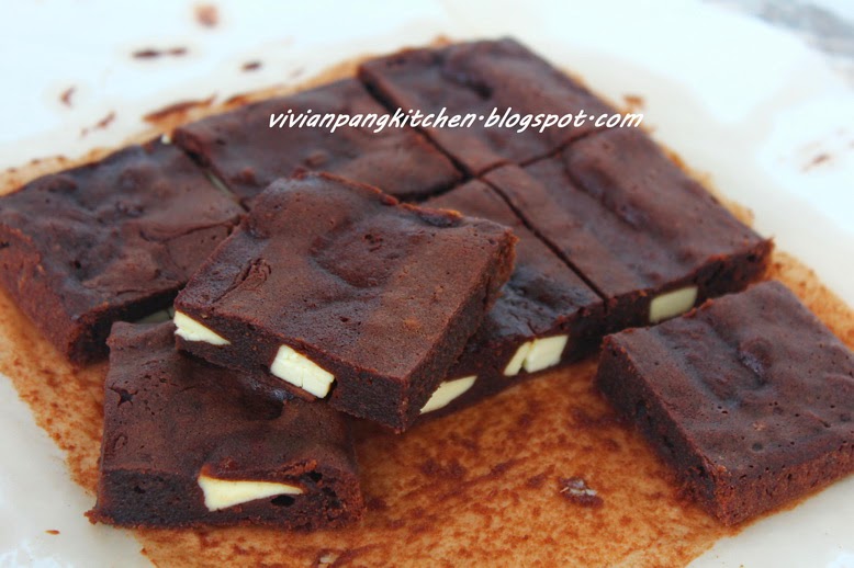 Vivian Pang Kitchen: Cream Cheese Brownies