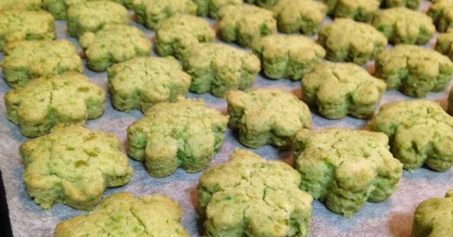Eat.Play.Cook: Cook: Melt In The Mouth Green Pea Cookies