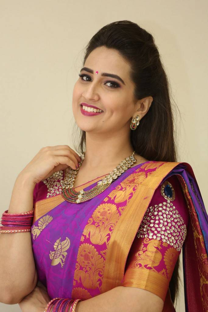 TV Anchor MANJUSHA stills in saree at Sankarabharanam Awards 2017