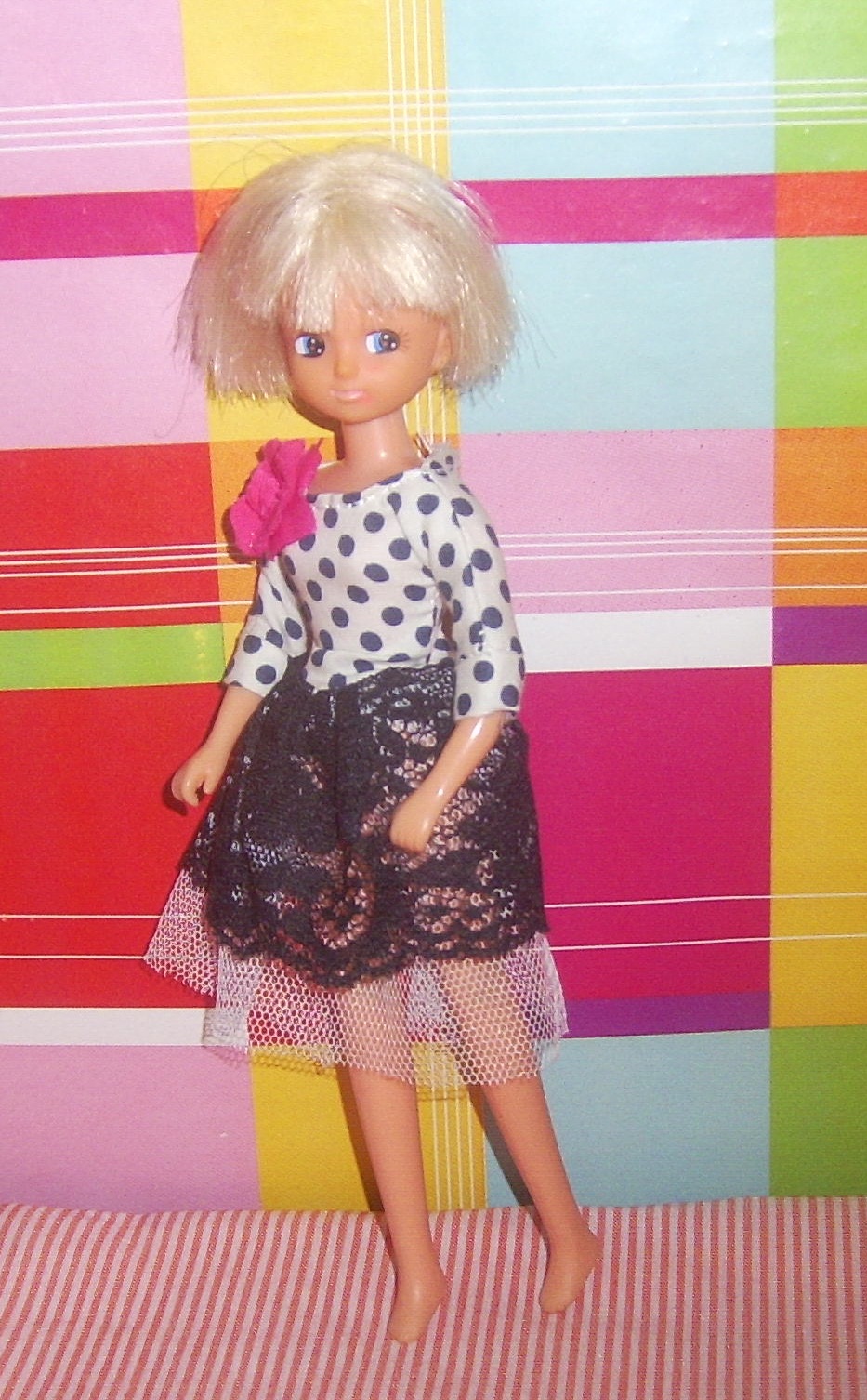 la caja de sorpresas 2: chabel, en blanco y negro