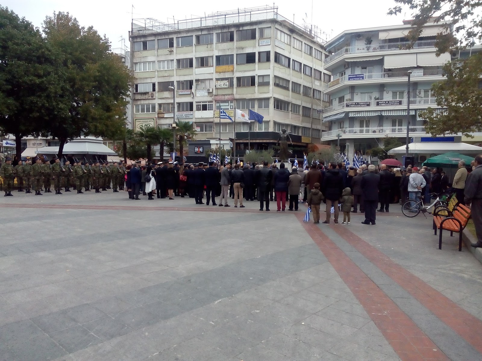 Food For Thought: ΚΑΤΕΡΙΝΗ: Από την κατάθεση στεφάνων