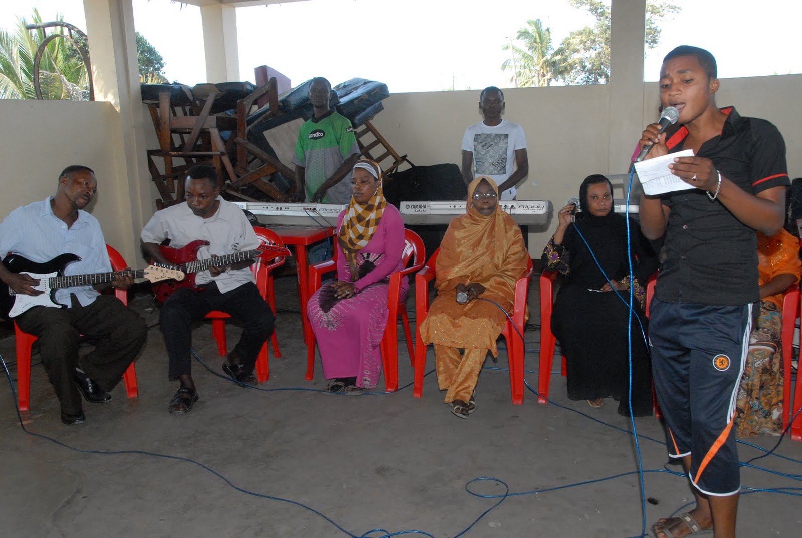 SKY TANZANIA: Kundi la Muziki wa taarabu la T-Moto limesogeza mbele ...