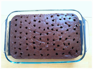 Courting Contentment: Oreo Explosion Cake {Lundi Little Lovelies}