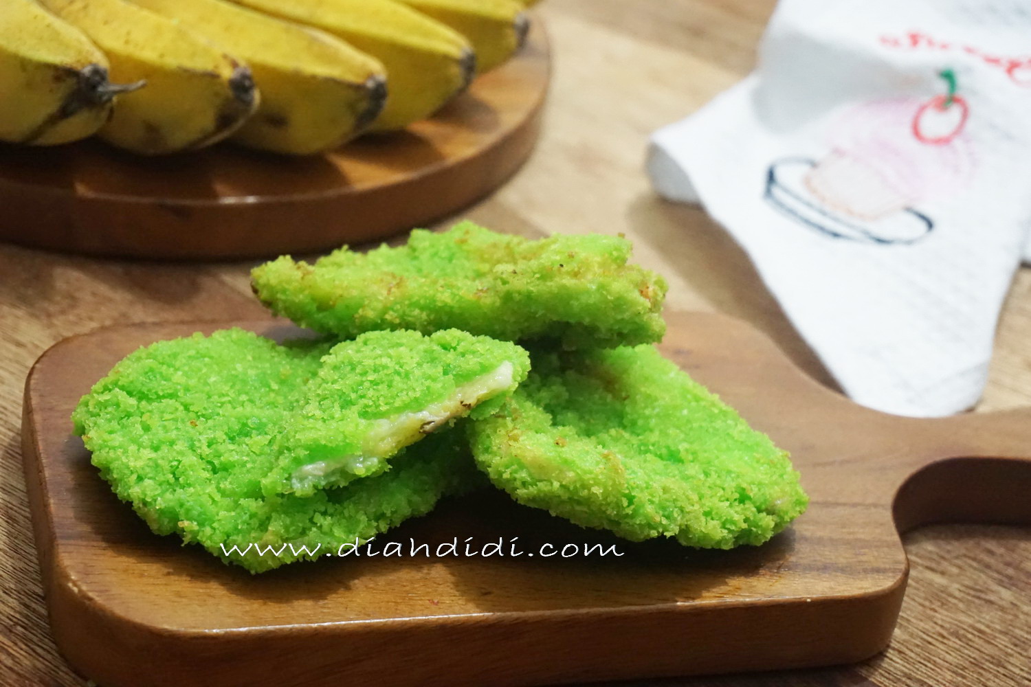 Diah Didi's Kitchen: Pisang Goreng pasir Hijau