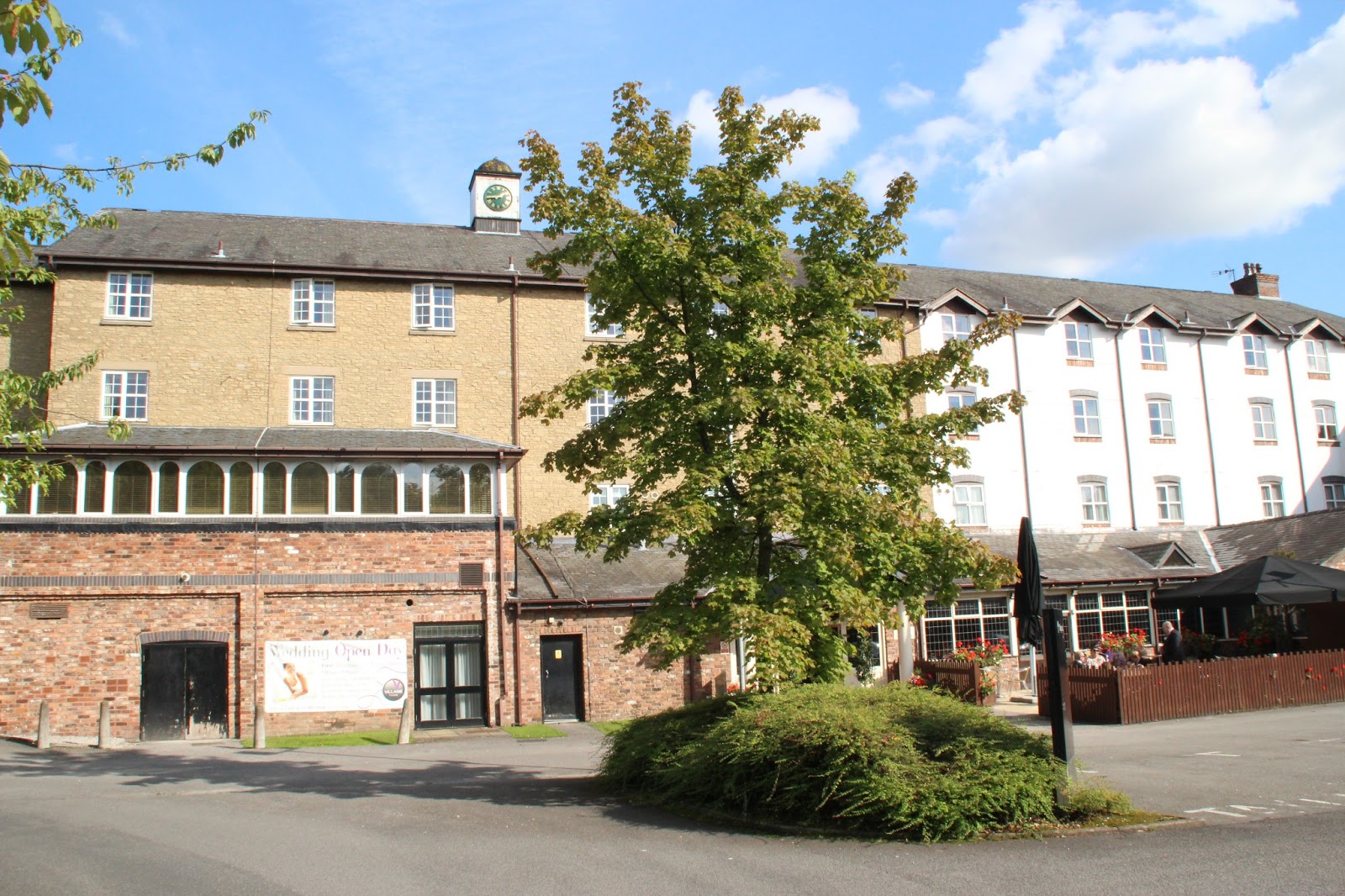 Wedding World Photography: The Village Hotel Whiston Liverpool