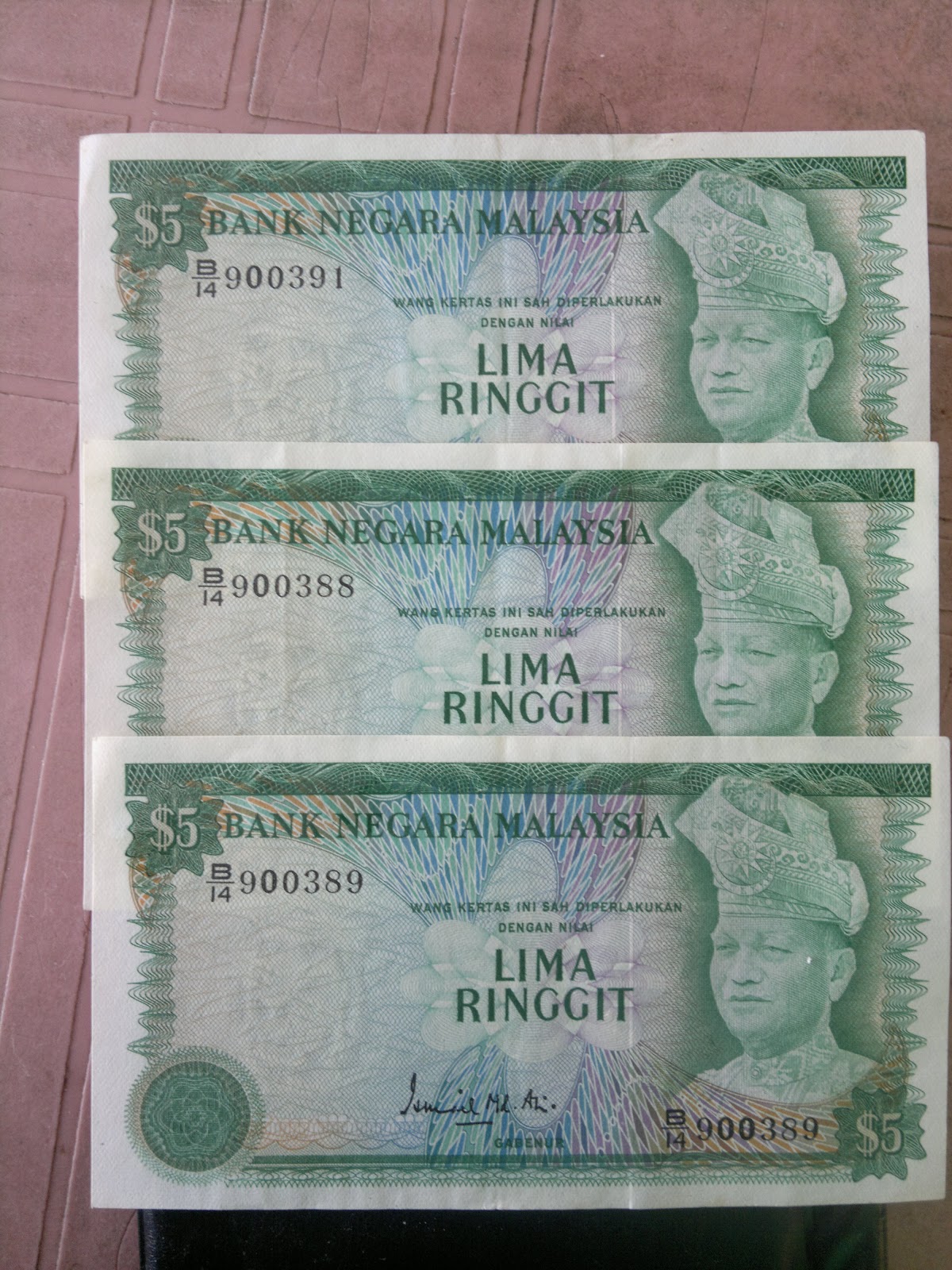 Koleksi Wang Kertas Lama untuk dijual