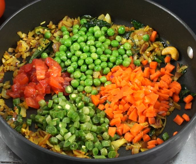 Semiya Kichadi / Mixed Vegetable semiya Upma | Steffi's Recipes