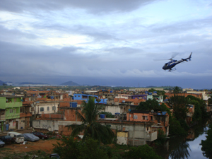 30 PMs ocupam a comunidade Nova Holanda em Macaé desde o início da ...