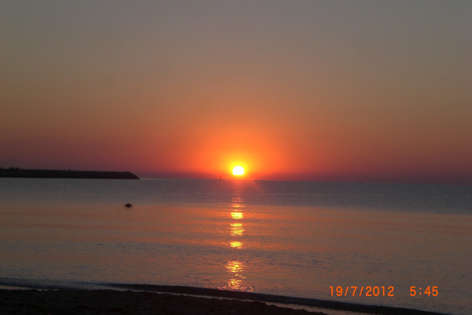 O fotografie...: ...rasaritul soarelui...plaja 2 Mai...