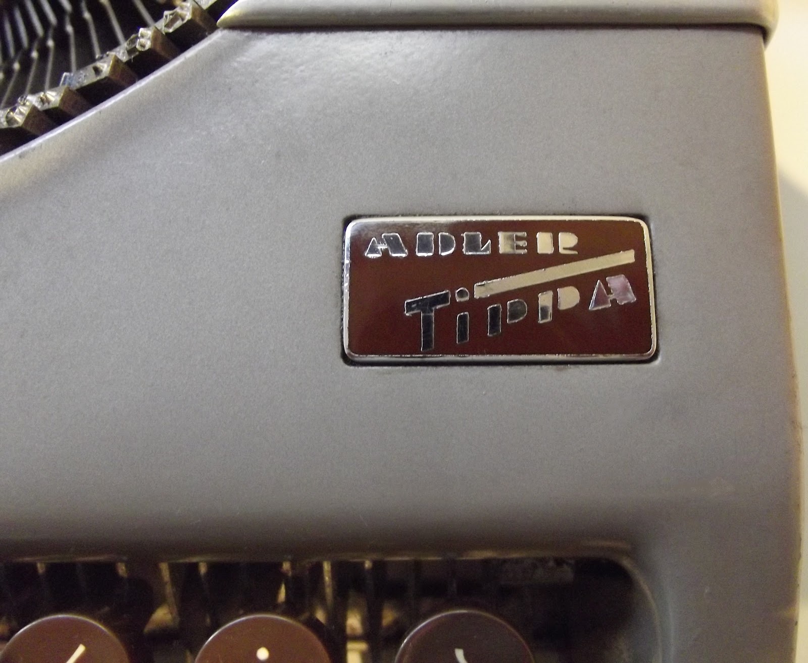 oz.Typewriter: The Adler Tippa Pilot Portable Typewriter