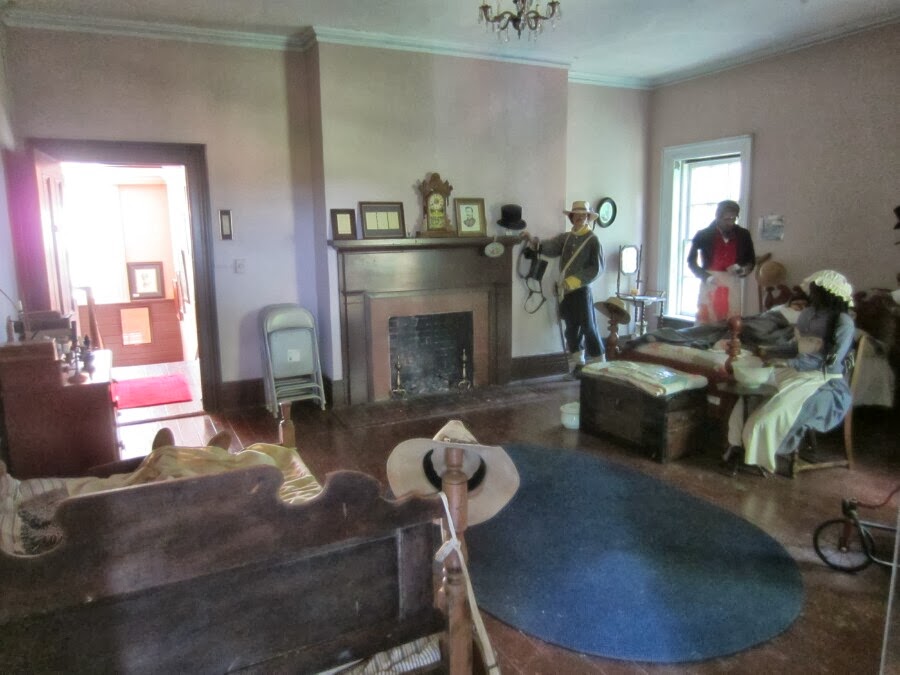 Bird's Yellow House: Antebellum Octagon Hall