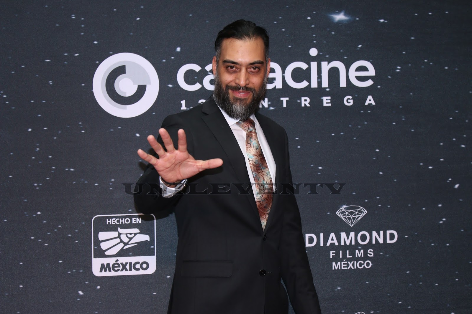 Unileventv: Ramon Medina #Redcarpet #PremiosLuminus Canacine México.