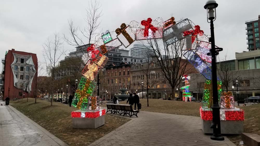 Toronto Grand Prix Tourist - A Toronto Blog: Berczy Park lights - A ...