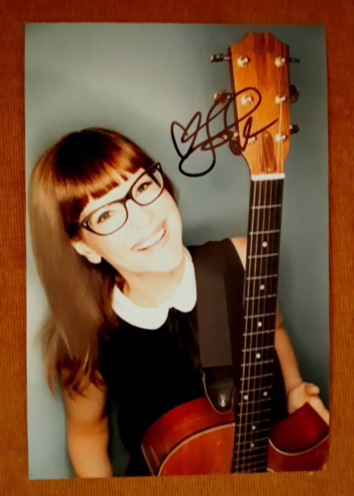 Autograph VIP: Lisa Loeb, an American singer-songwriter, producer ...