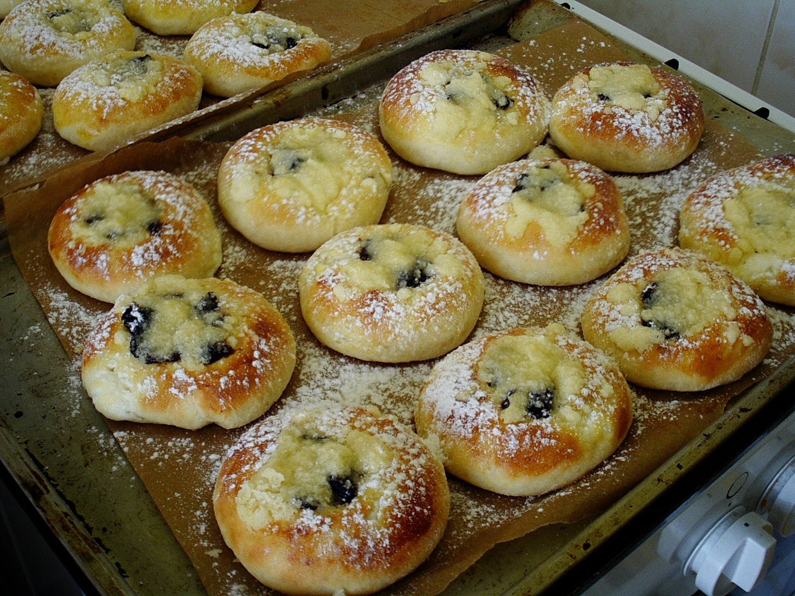 NAŠE KUCHYNĚ: Koláče domácí tvarohové a povidlové