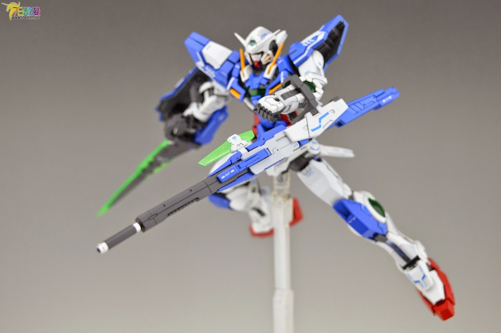 Gundam Family: MG 1/100 Exia Gundam R3