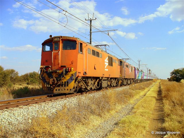 South African Railway News: Near Kingswood, North bound Trans Karoo ...