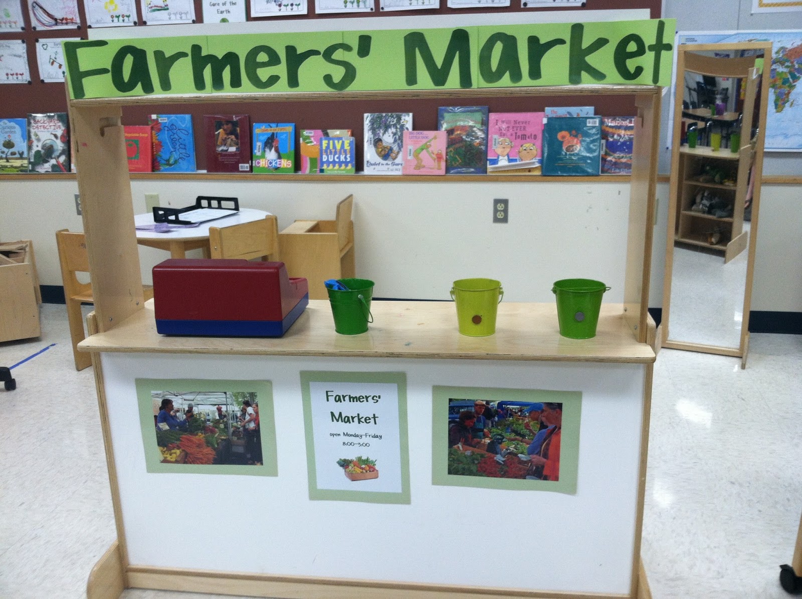 Ms. Woods' Kindergarten Class: Farmers' market and worm compost