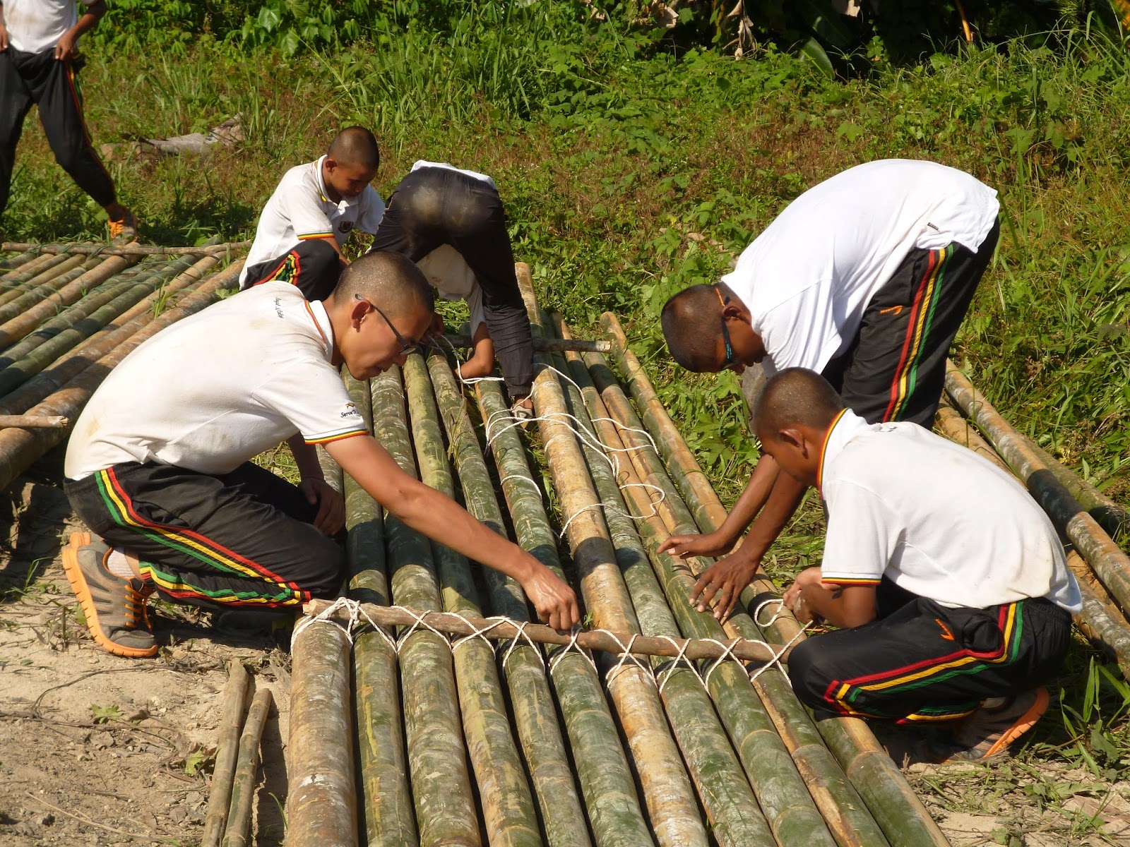 KELA ADVENTURE CAMP: MEMBINA RAKIT BULUH