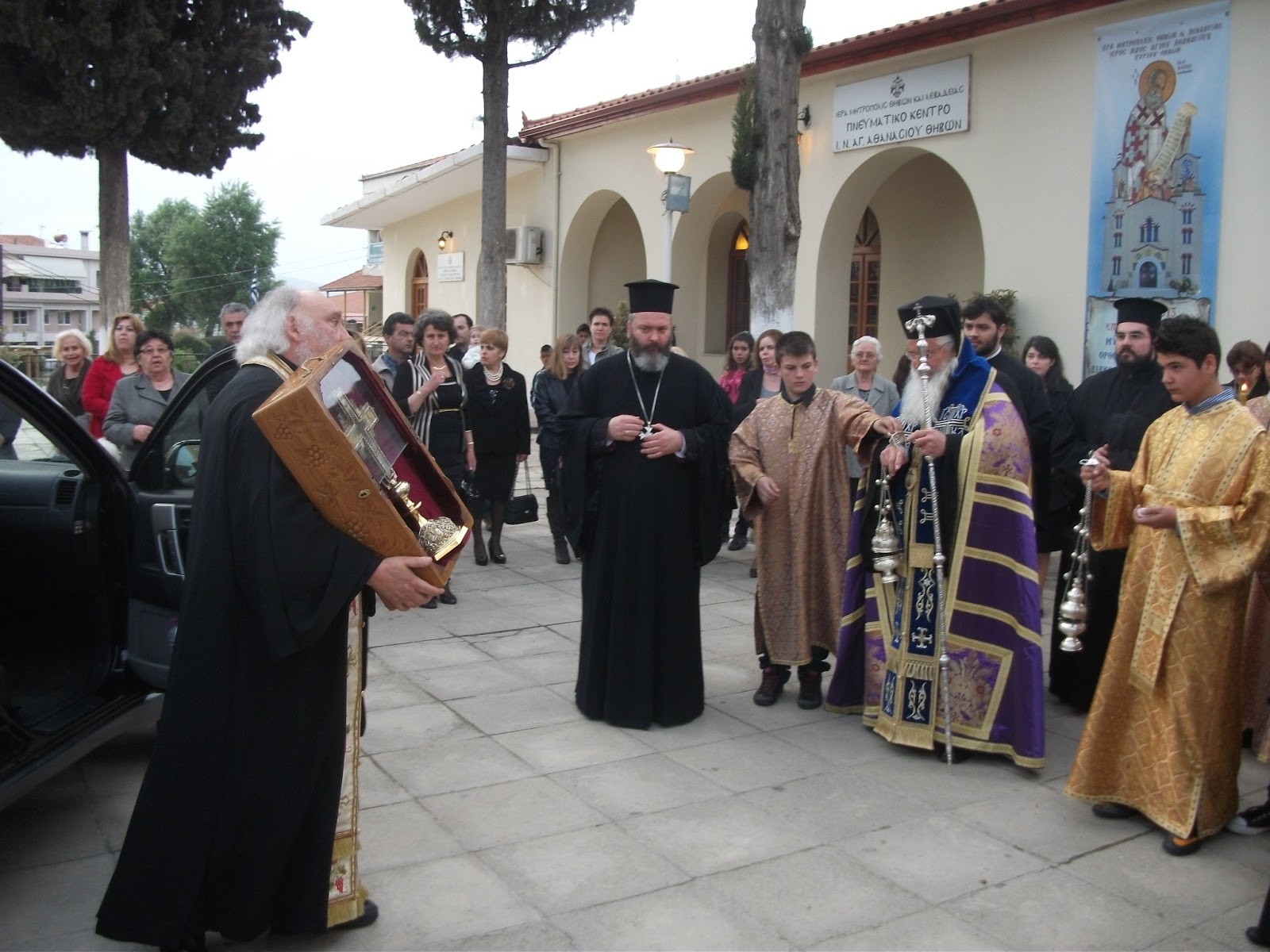 thiva-online: ΜΕ ΛΑΜΠΡΟΤΗΤΑ ΚΑΙ ΥΠΟΔΟΧΗ ΤΟΥ ΤΙΜΙΟΥ ΣΤΑΥΡΟΥ ΑΠΟ ΤΗΝ ΙΕΡΑ ...