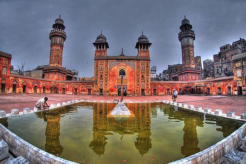 Explore the Beauty of Pakistan: 20 FAMOUS MOSQUES IN PAKISTAN