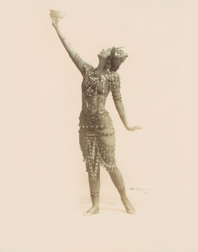 Modern Dance Pioneer: 39 Stunning Vintage Photos of Ruth St. Denis in ...