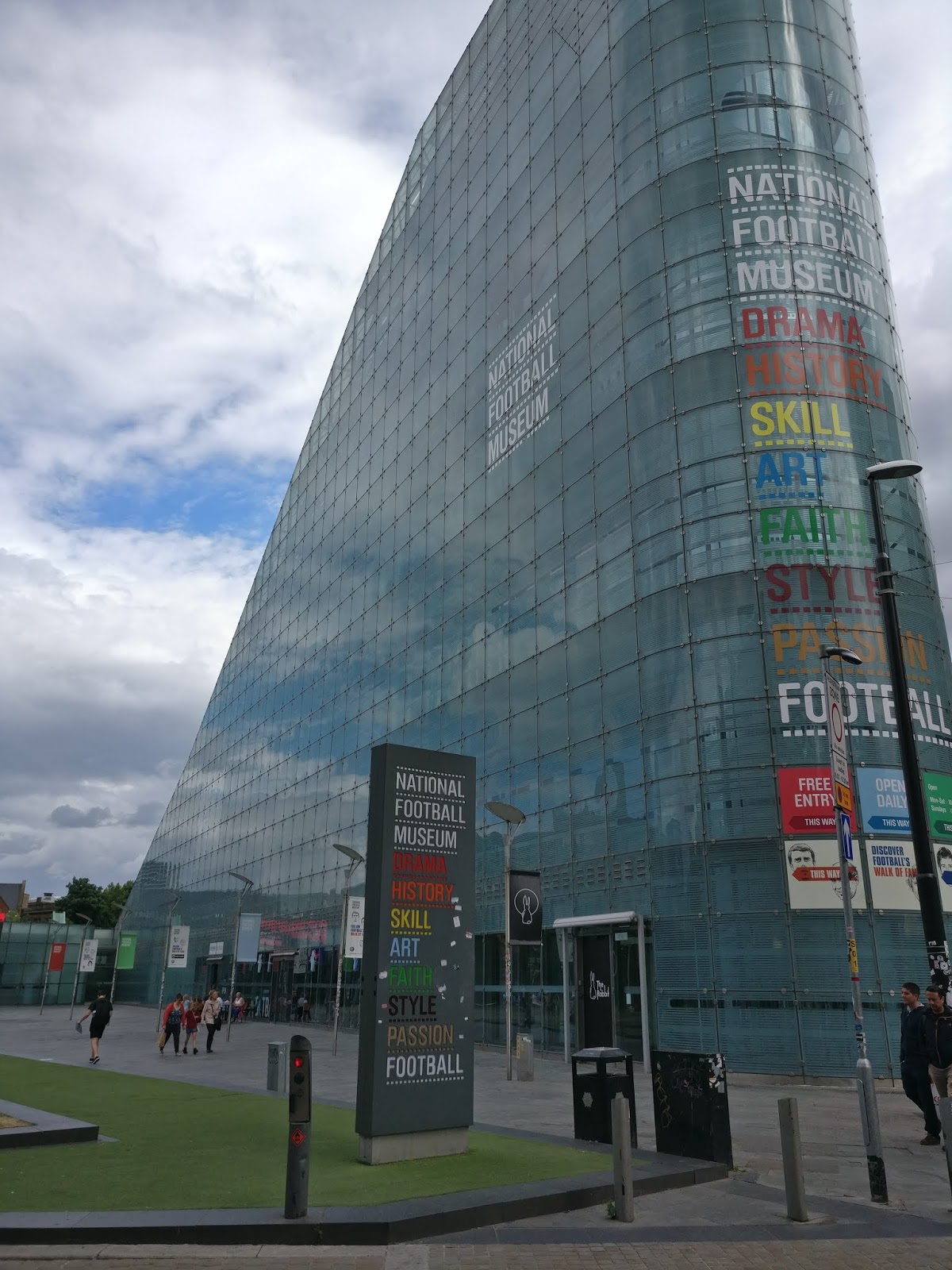 Ebo on tour: Das National Football Museum in Manchester
