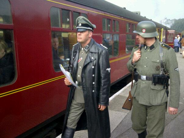 LauraBetty UnOrdinary Art: Fun at the Pickering 40s Revival