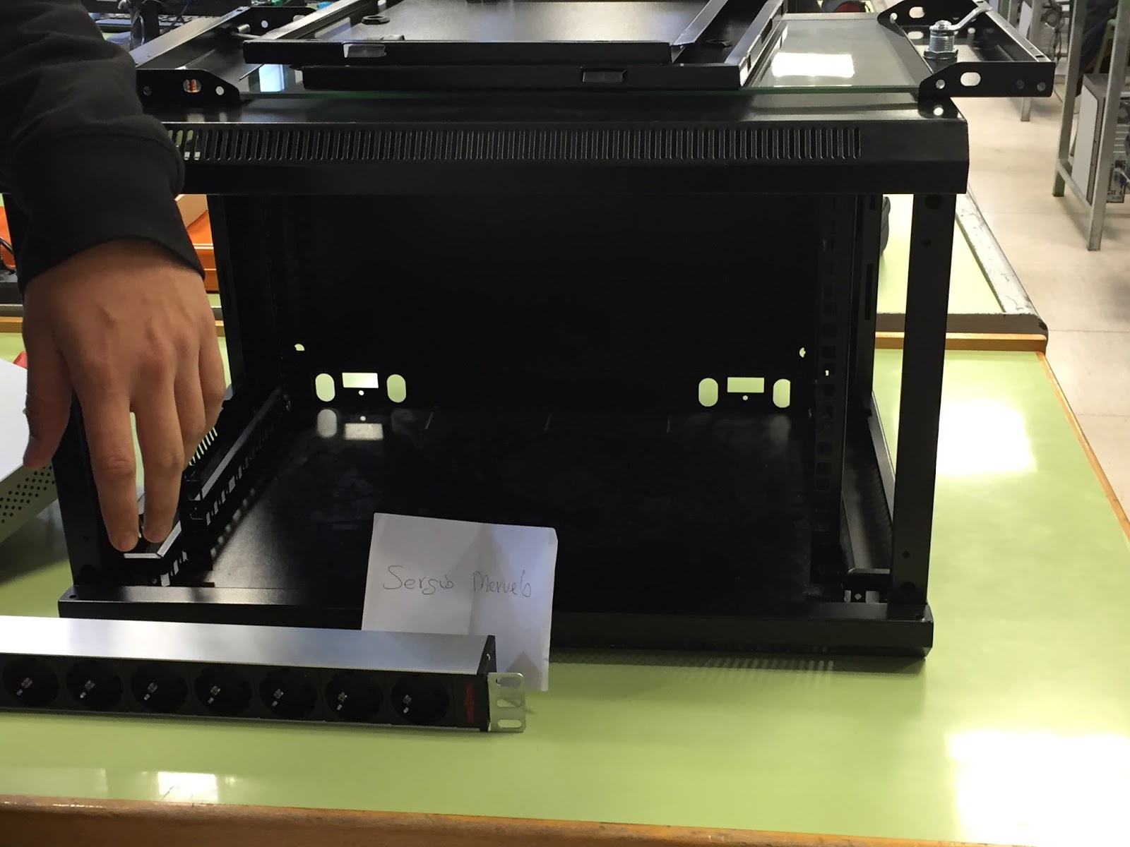 Sergio Meruelo IRDT: Practica 2 ( Montaje de armario rack)