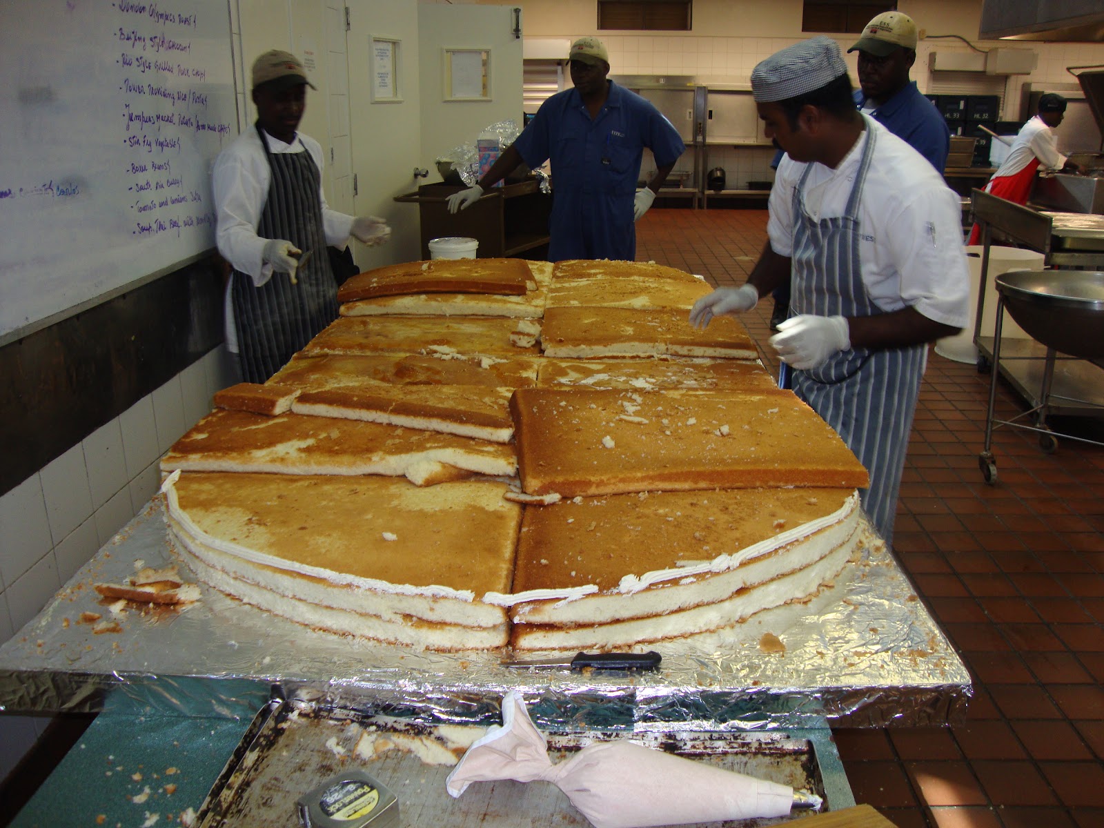 An Englishman in Angola: The Cake!
