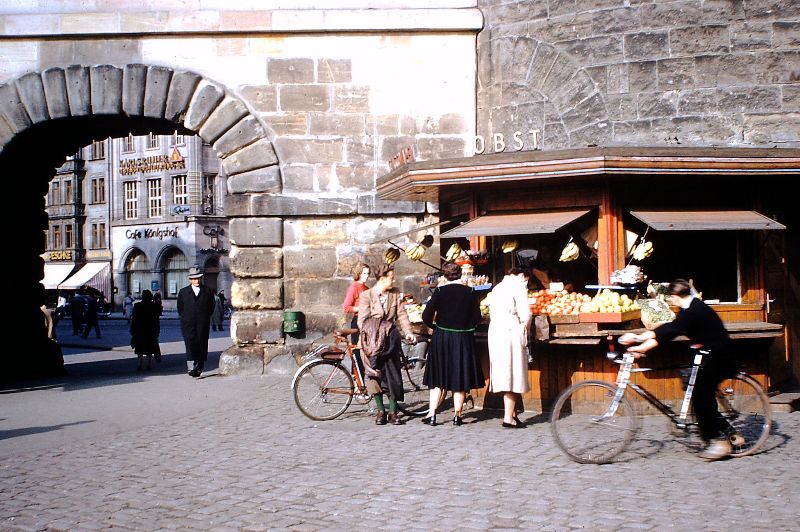 Fascinating Snapshots That Capture Street Scenes of Germany in the ...