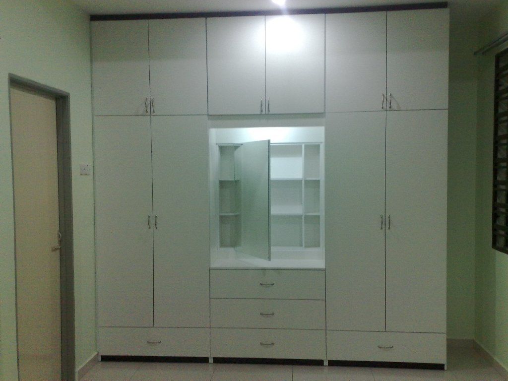 Utara kabinet: Almari Bilik AB15