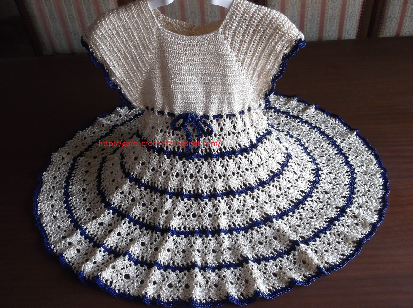 Garci Crochet: Robe au crochet pour fillette
