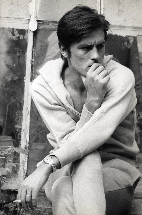 famous people smoking cigarettes: Alain Delon