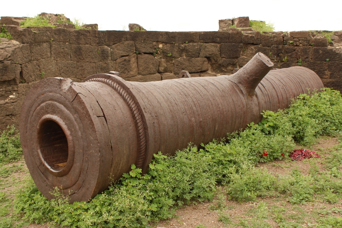 Journeys across Karnataka: Landa Kasab Tope - the largest cannon of Bijapur