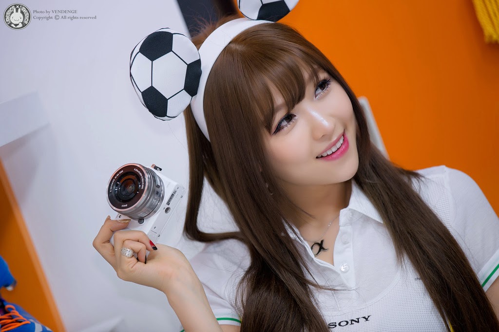 Korean Race Queens: Lee Eun Hye at Photo & Imaging Korea 2014