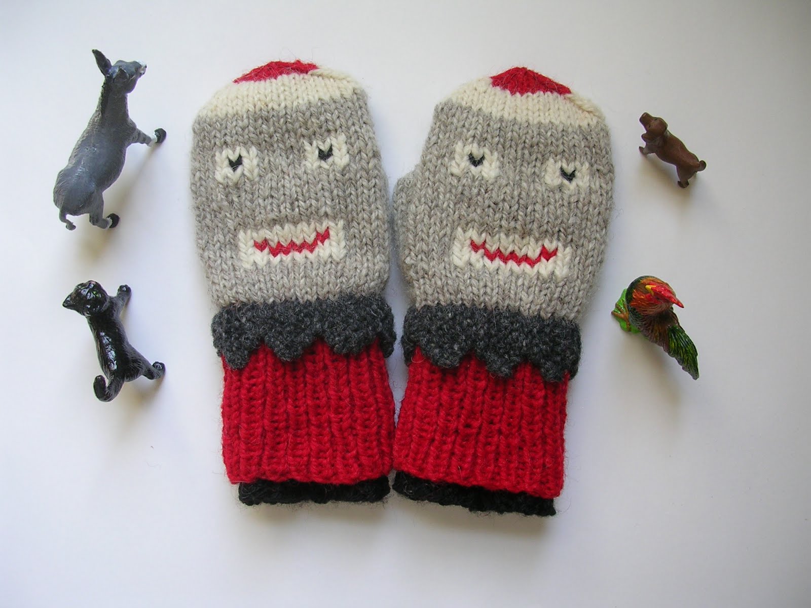 Genevieve Monks Keller: Pattern in Progress... Sock Monkey Mittens