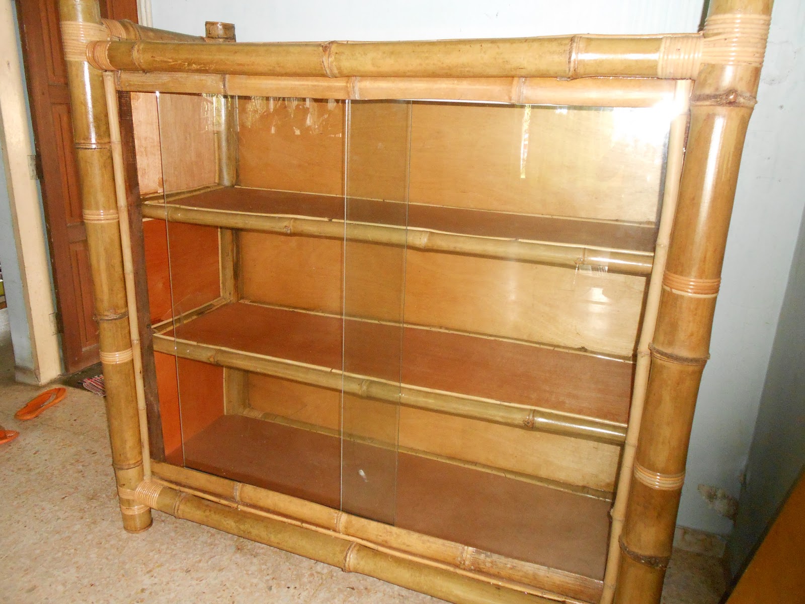 refurnish DIY rattan bamboo furniture: DIY bamboo show case